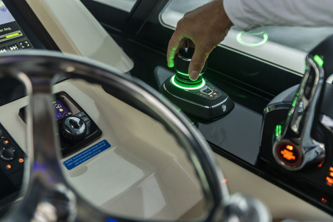 Integration VETUS BOW PRO thrusters with Mercury outboards