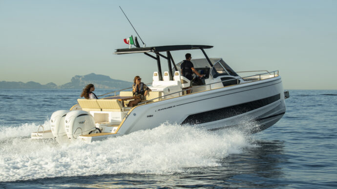 Boat docking - Bow thruster integrated in joystick control systems